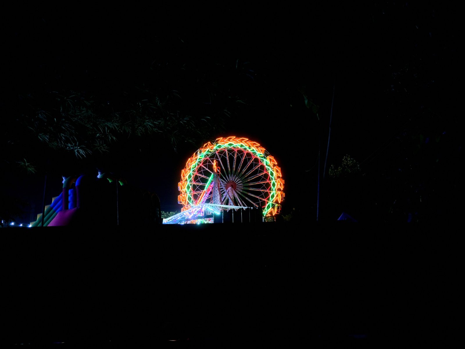 Enjoying Gaint Wheel Swings in Carnival. - pepiko